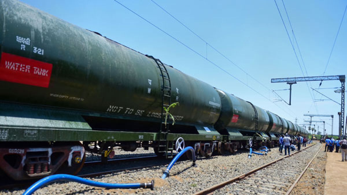 Train carrying 50,000 litres of water reaches parched Chennai ...