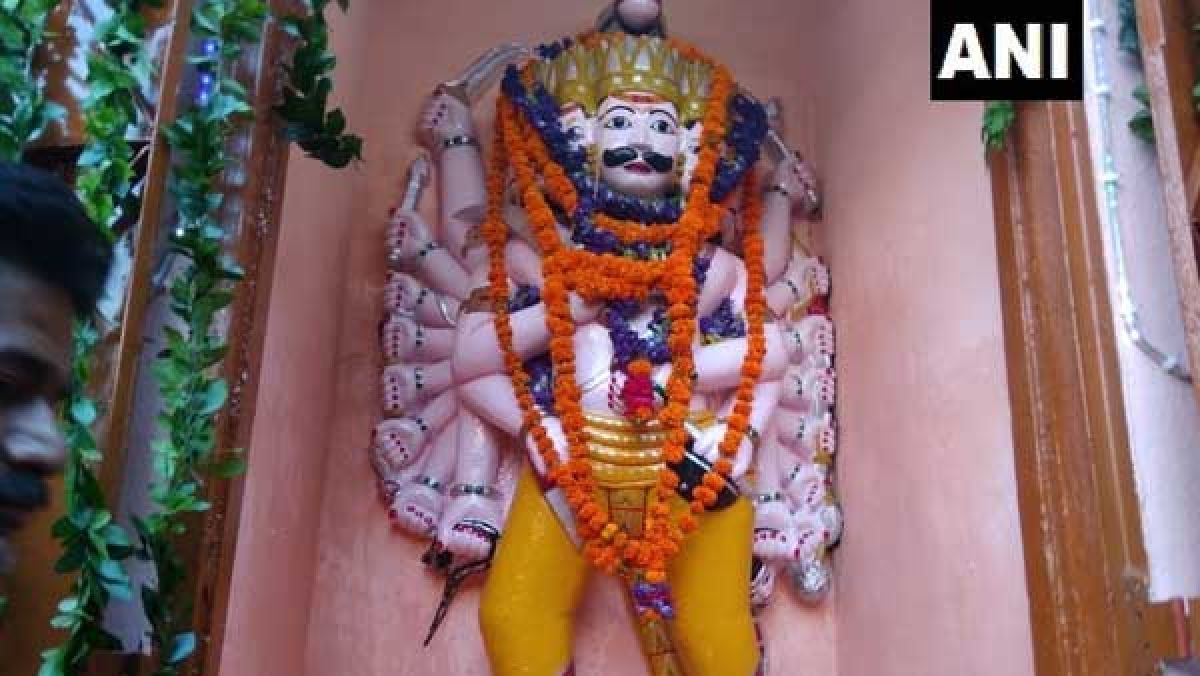 Dussehra 2019: Devotees worship Ravana at Dashanan temple in Kanpur ...