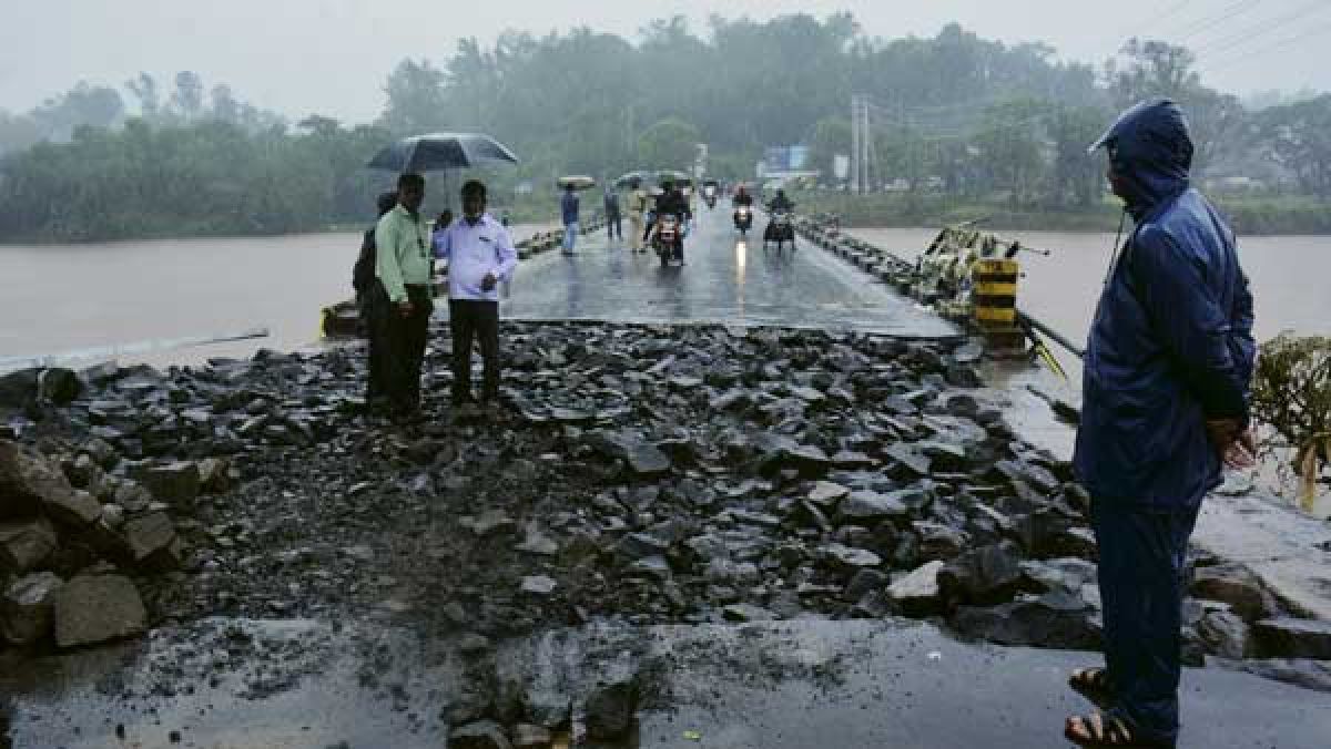 Maharashtra rains: Bridge on Vaitarna river washed away, Mumbra bypass ...