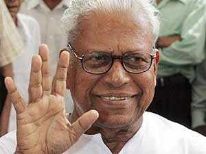 VS Achuthanandan | UPA | Wage Boards | Manmohan Singh - Oneindia News