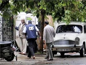 CBI registers 31 graft cases against IAS, IPS officers - Oneindia News