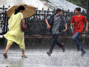 Madhya Pradesh receives highest rainfall in decade so far - Oneindia News