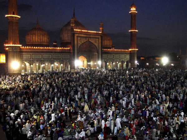 Country's largest Ramadan prayer meet begins - Oneindia News
