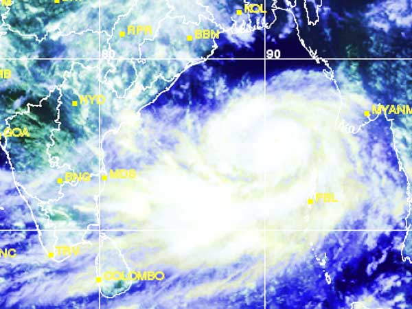 Cyclone heading towards Odisha gains strength - Oneindia News