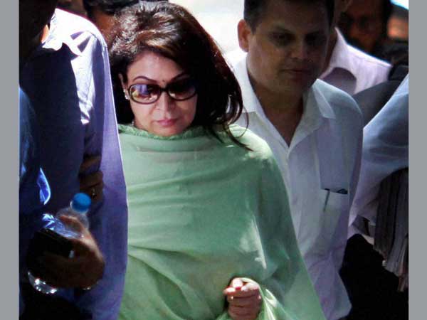 SC bench recuses from hearing Niira Radia tape case - Oneindia News