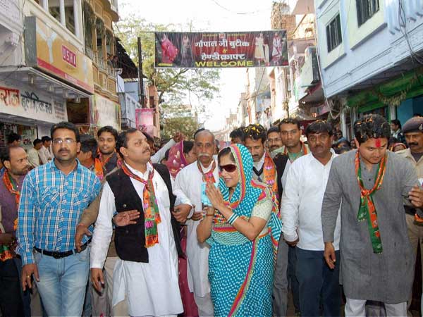 MP polls: Know about super rich BJP candidate Yashodhara Raje Scindia ...