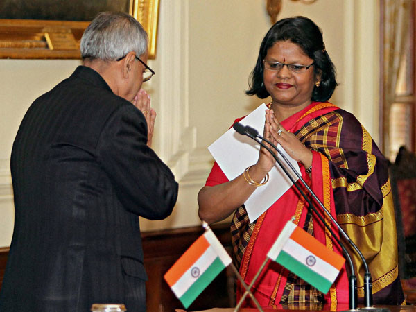Pics: Sushma Singh sworn in as new CIC - Oneindia News