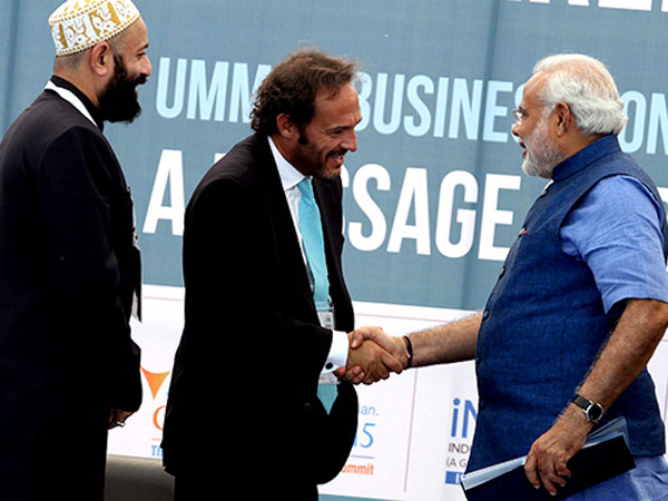 Narendra Modi inaugurates 3-day business conclave (Pics) - Oneindia News