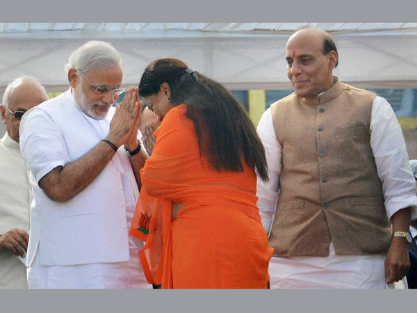 Vasundhara Raje: Age, Biography, Education, Husband, Caste, Net Worth ...