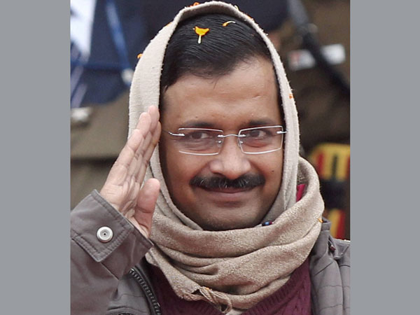 Arvind Kejriwal did not pay toll, alleges Gujarat govt - Oneindia News