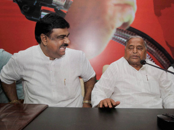 Ashok Pradhan joins SP, attacks BJP - Oneindia News
