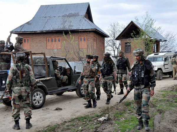 Shopian encounter: Army major, 3 terrorists killed - Oneindia News