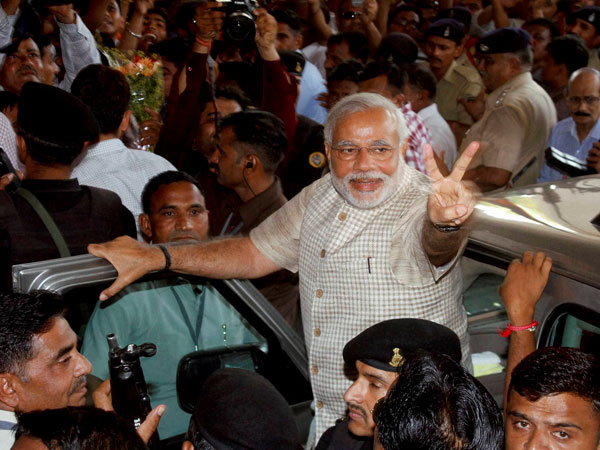 Narendra Modi performs puja in Kashi Vishwanath Temple - Oneindia News