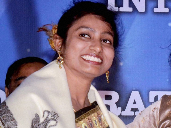 Indian woman Everest climber goes missing in Kanchenjunga - Oneindia News