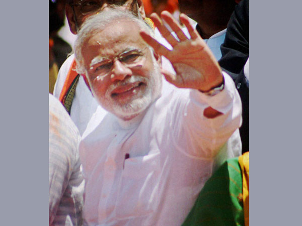 Modi leaves for Delhi; bids goodbye to Gujarat - Oneindia News