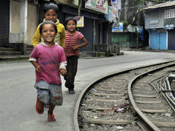 What happens to India's 'railway' children? - Oneindia News