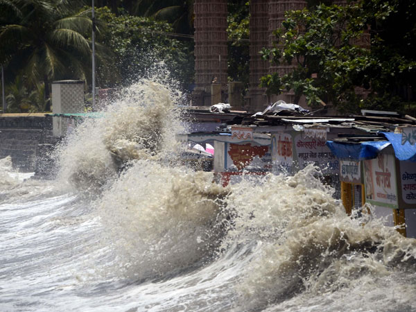 Tidal waves breach embankments, inundate crops in Kendrapara - Oneindia ...
