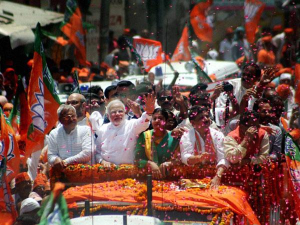 Modi works on ushering in 'acche din' for Varanasi - Oneindia News