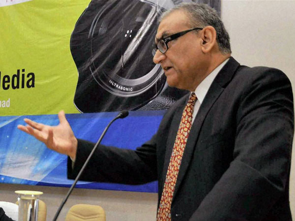 Katju objects to Justice Dave's statement on Gita - Oneindia News