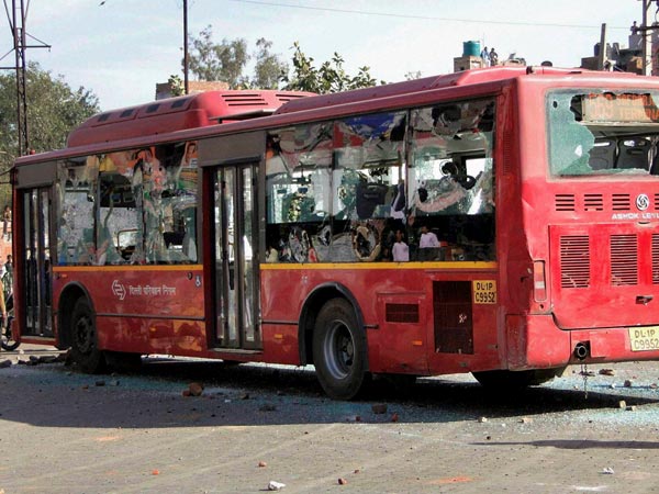 Delhiites to get free ride on DTC buses for 4 hrs on I-Day - Oneindia News