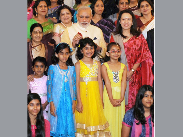 Narendra Modi pays tributes to Bapu, interacts with children in ...