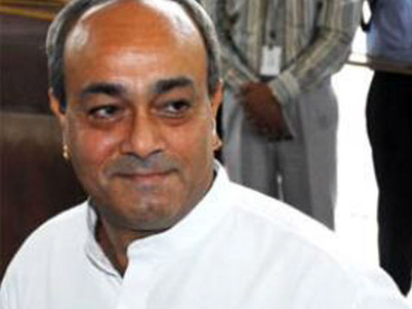 Congress MP Sanjay Singh's son Anant Vikram Singh joins BJP - Oneindia News