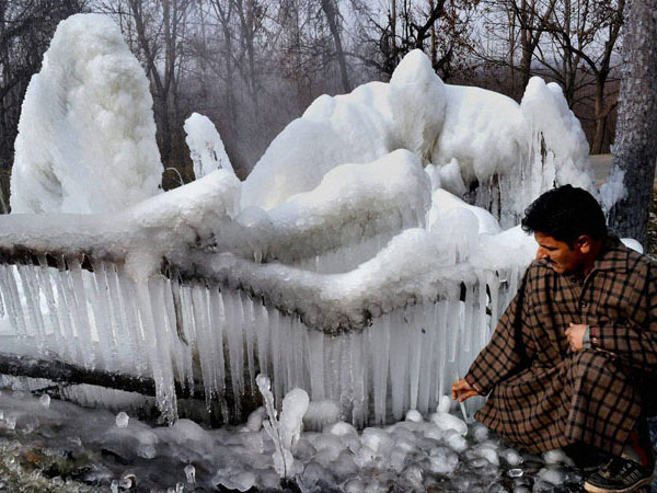 Cold wave continues: Leh coldest at minus 17, Srinagar shivers at minus ...