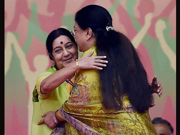 Vasundhara Raje: Age, Biography, Education, Husband, Caste, Net Worth ...