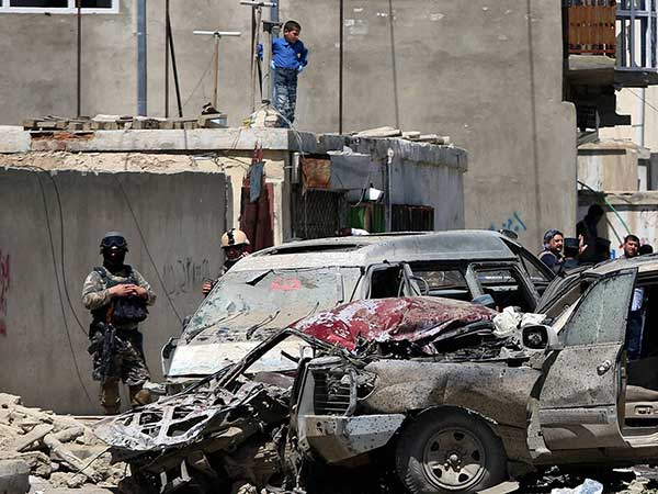 Baghdad: Two Car bombs killed 19 people - Oneindia