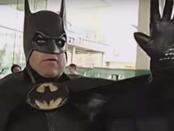 Baltimore Batman killed in a road accident - Oneindia