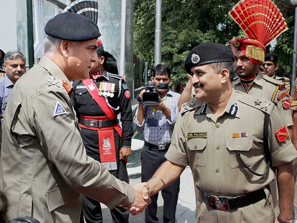 Indo-Pak DG-level talks today, Pak Rangers arrives in India - Oneindia