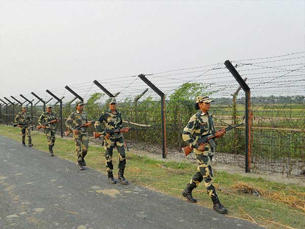 Pakistan writes to UN, says India is building wall on LoC - Oneindia