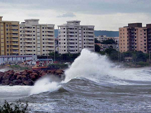 Super Typhoon to hit Taiwan on Monday - Oneindia