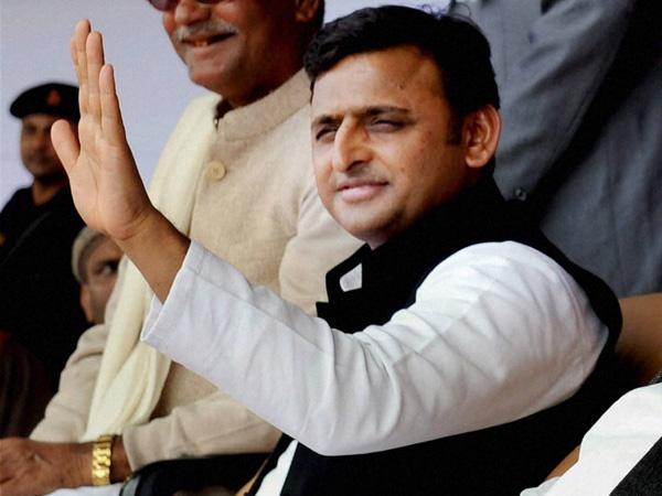 Akhilesh meets family of Dadri victim, promises justice - Oneindia News