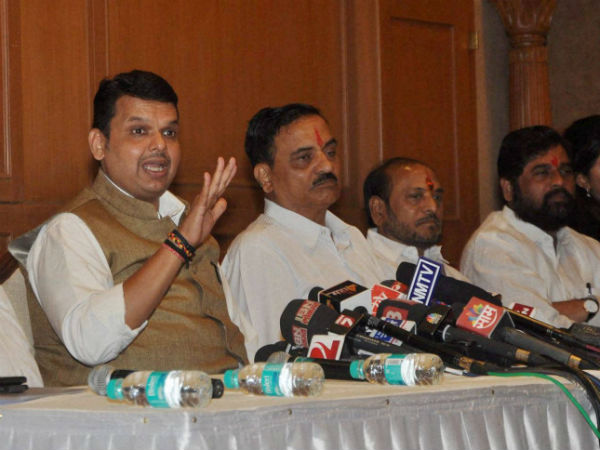 Govt will take steps to make Mumbai, Maha Startup capital: CM Fadnavis - Oneindia News