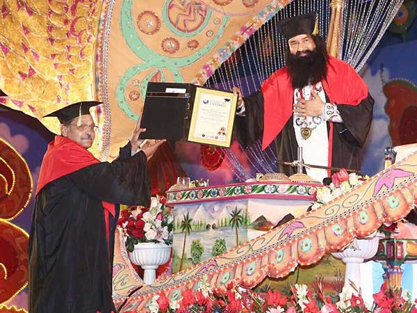 Dera chief Gurmeet Ram Rahim is now an honorary doctorate - Oneindia