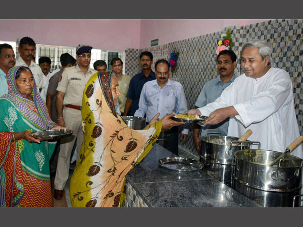 100 'Aahar' cheap meal centres opened in Odisha - Oneindia News
