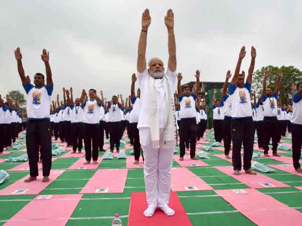 Yoga Day : PM Modi performs asanas, makes new announcement - Oneindia