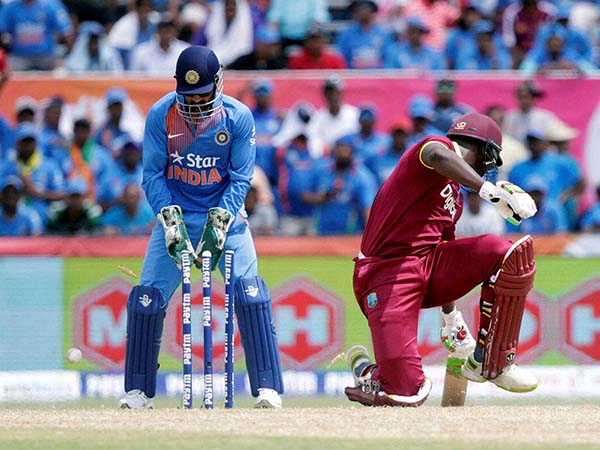 MS Dhoni reveals truth about his fielding abilities - Oneindia