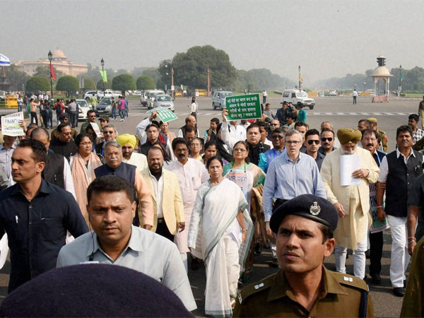 (In pics) Demonetisation: Mamata Banerjee's protest march to the ...
