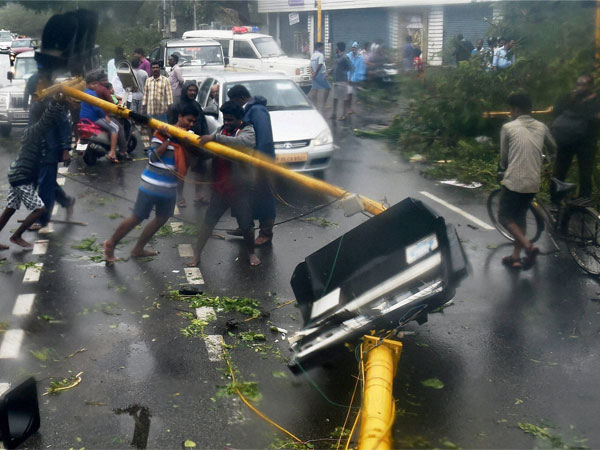 Cyclone Vardah hits general insurers hard - Oneindia News