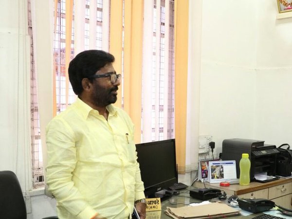 Shiv Sena MP Ravindra Gaikwad to sue Air India - Oneindia News