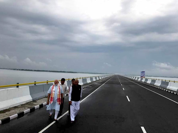 Modi inaugurates India's longest Dhola-Sadiya bridge - Oneindia News