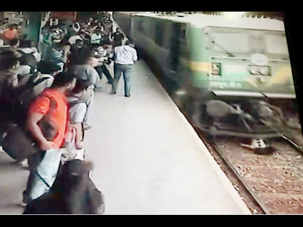 Unbelievable! Girl survives after being run over by train in Mumbai ...