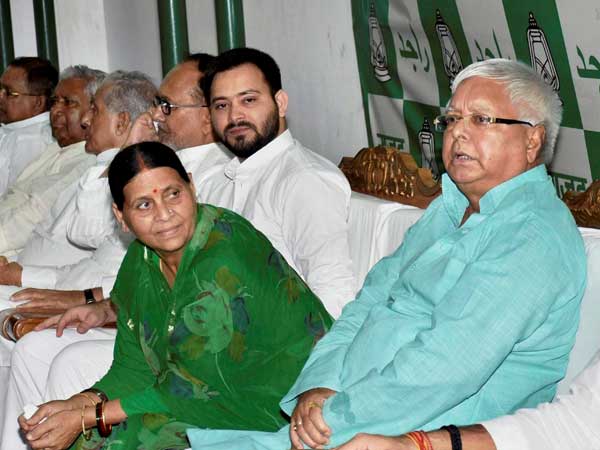 Nitish never asked for Tejashwi's resignation: Lalu - Oneindia News
