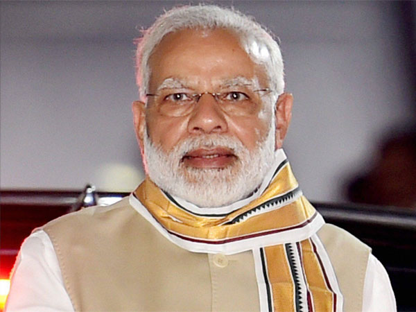 Is CM Modi letting down PM Modi? - Oneindia News