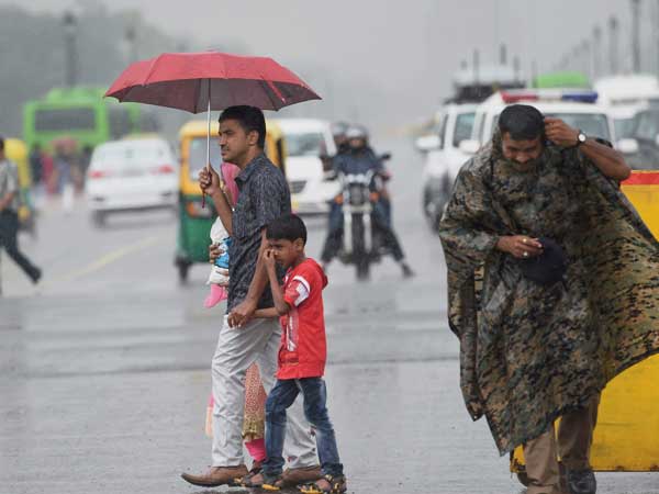 Weather: July 30 forecast, light rains in Delhi - Oneindia News