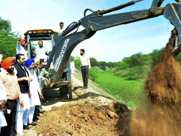 Centre seeks six weeks time to settle SYL canal dispute - Oneindia News