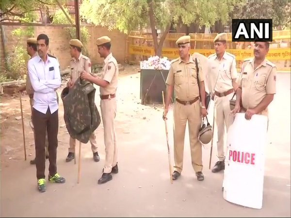 Blackbuck poaching case: Salman Khan and other actors in court, hearing ...