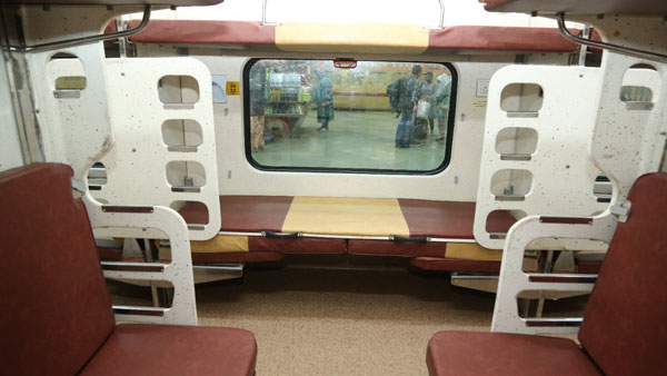 New era of travel: Mumbai-Delhi Rajdhani gets Tejas-type Smart coaches ...